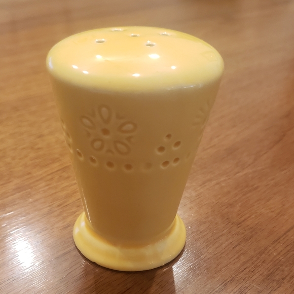 Vintage | Dining | Vintage Salt Shaker Yellow Ceramic | Poshmark